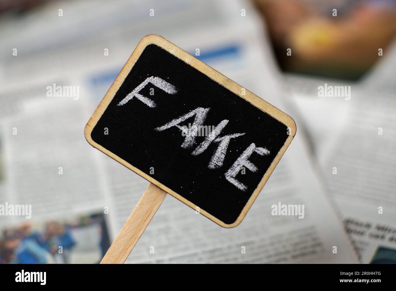 Fake news sign hi-res stock photography and images - Alamy