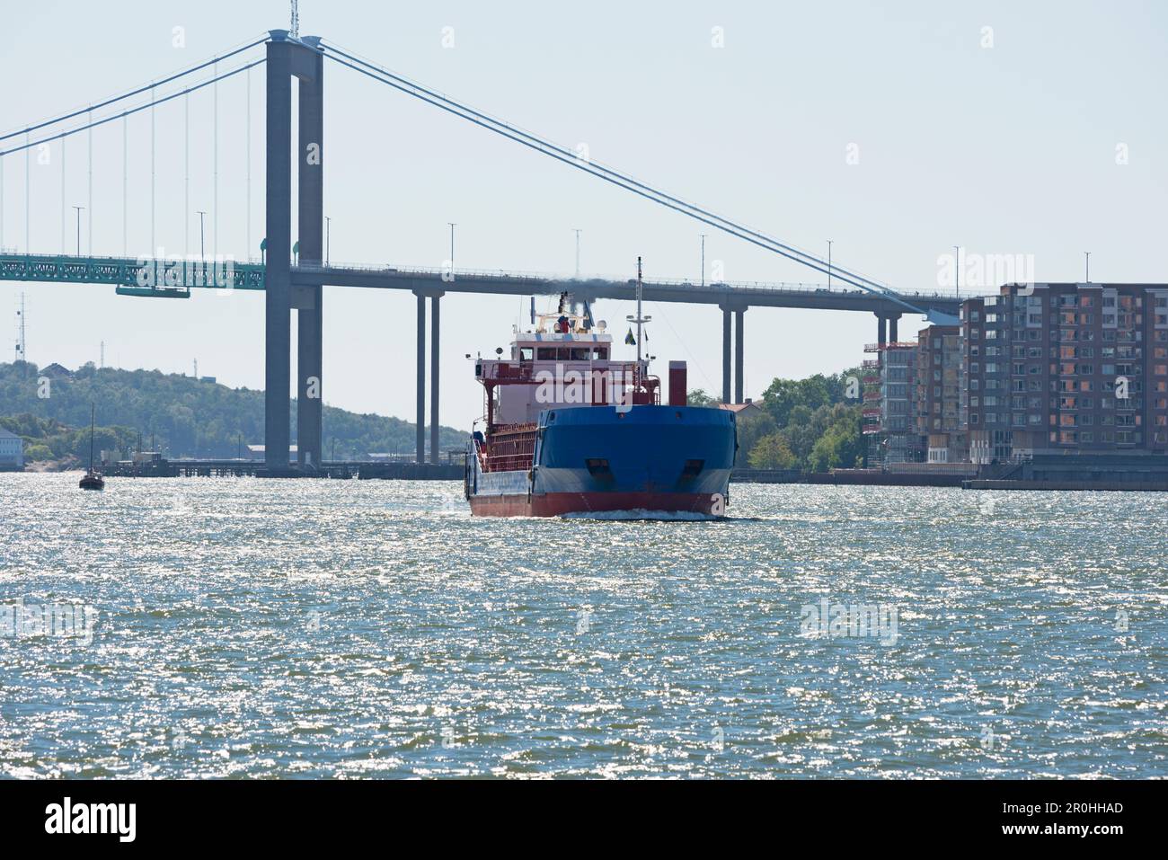 The ship passing horizon hi-res stock photography and images - Alamy