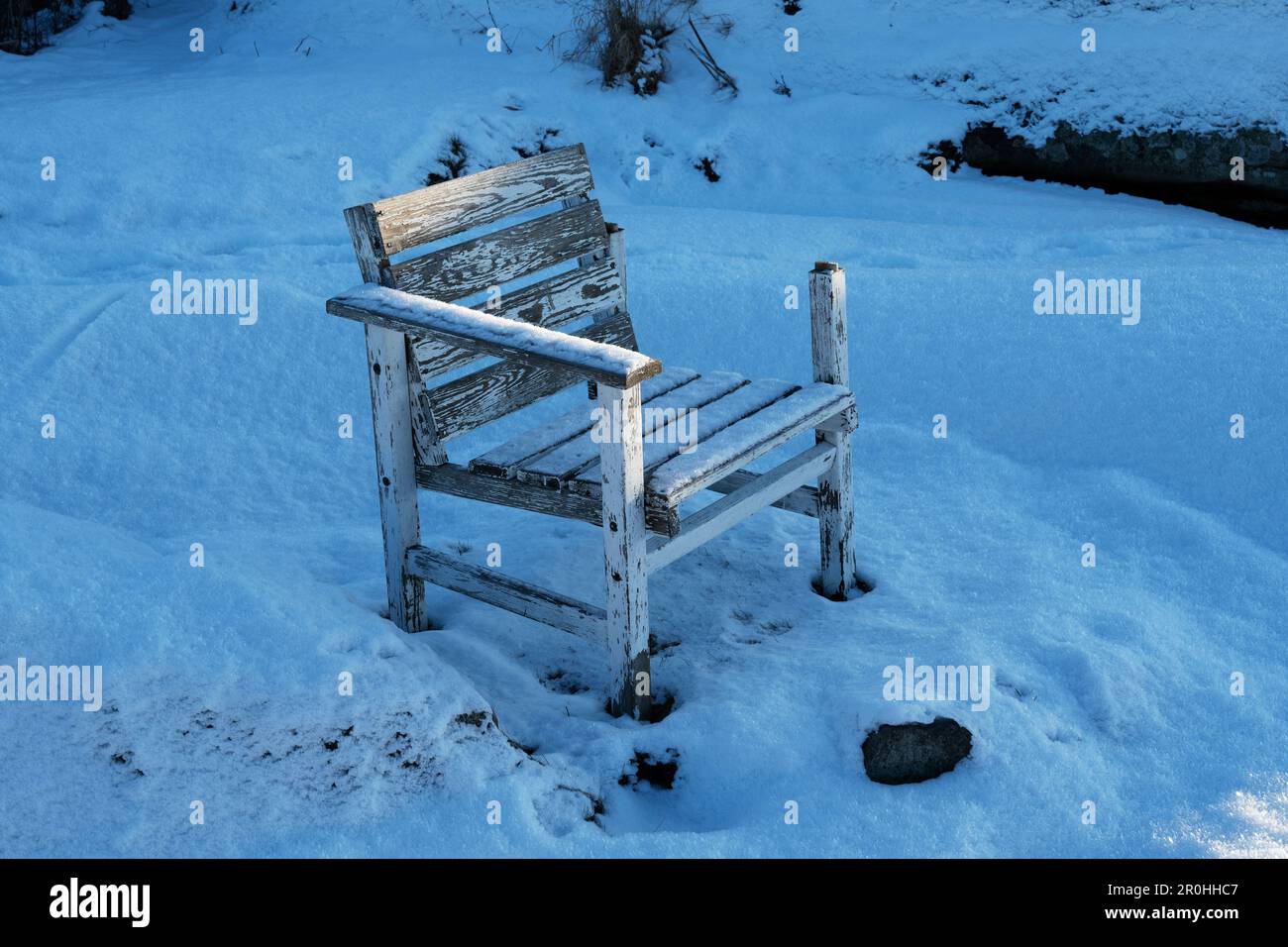 Abandoned Old wooden chair out in the Cold Stock Photo - Alamy