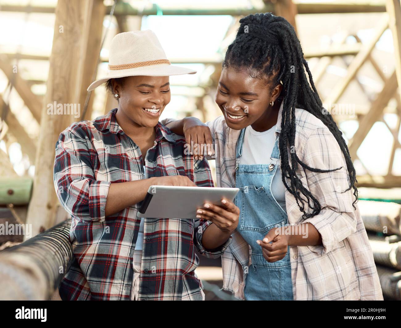 Agriculture workers talking hi-res stock photography and images - Alamy