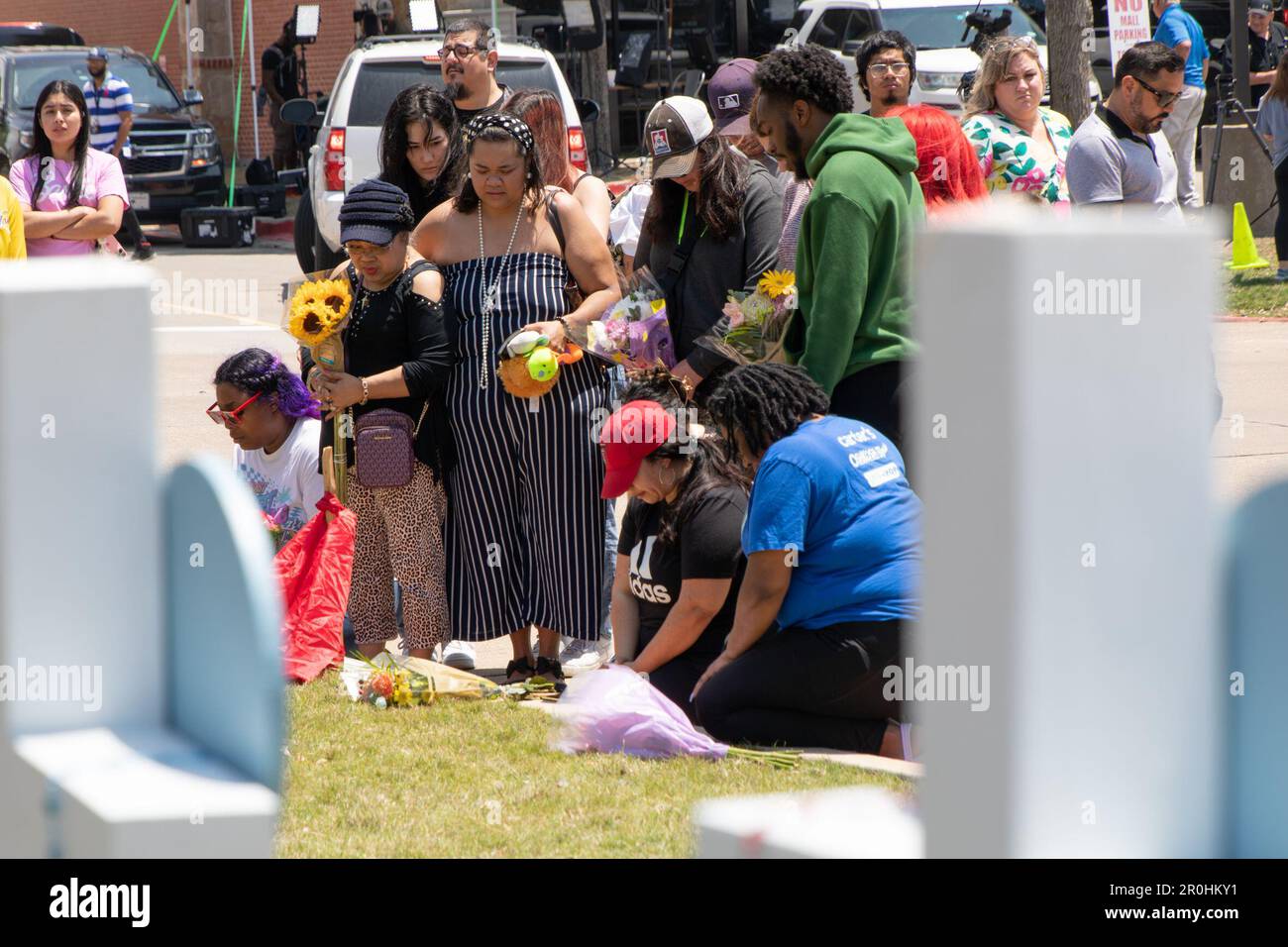 Allen, USA. 8th May, 2023. People mourn victims of a mass shooting in ...