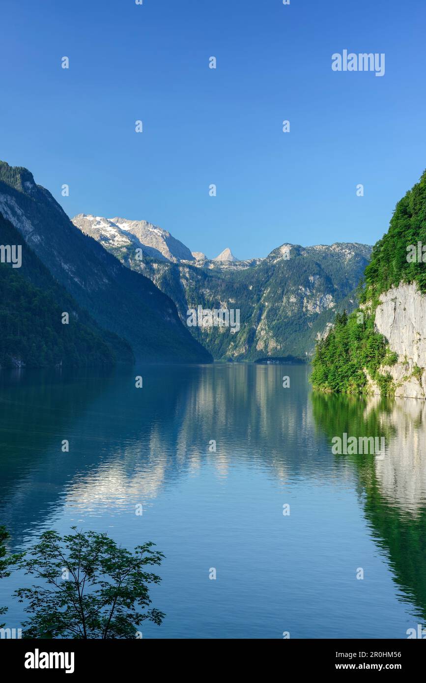 Lake Koenigssee with Steinernes Meer and Schoenfeldspitze, lake ...