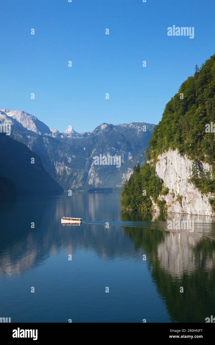 Excursion boat at Malerwinkel, Koenigssee, Berchtesgaden region ...