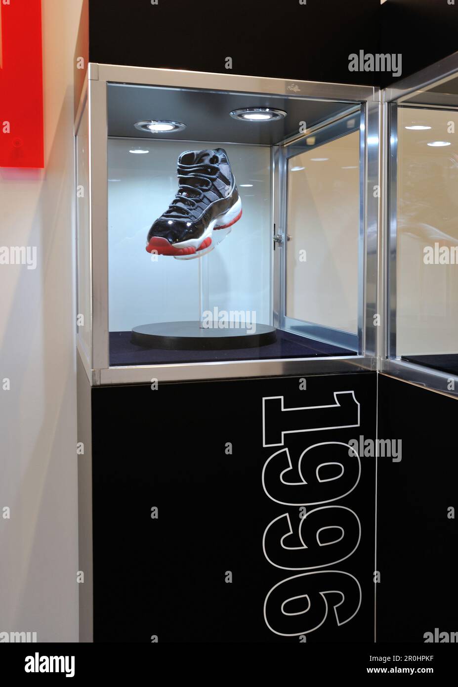 New York, USA. 08th May, 2023. The Dynasty Collection: The Complete Set ...