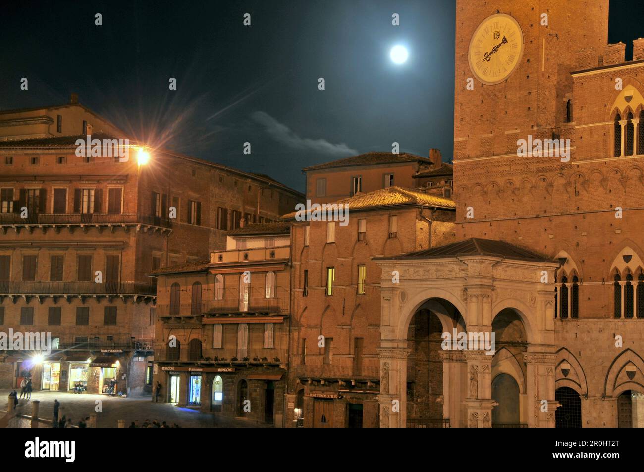 Full moon over Piazza del Campo with town hall, Siena, Tuscany, Italy ...