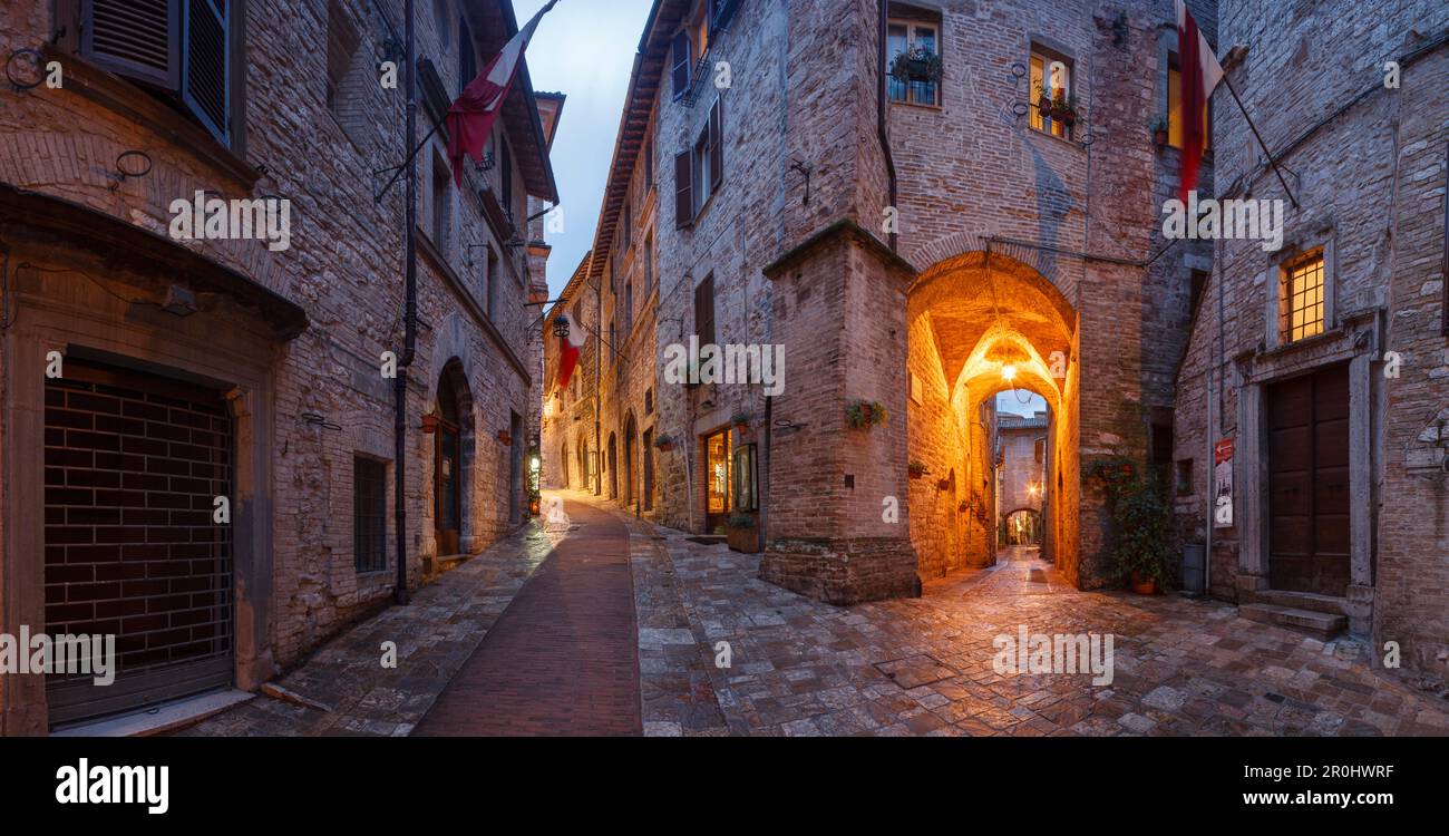 Via San Rufino, alley in Assisi at night, UNESCO World Heritage Site ...