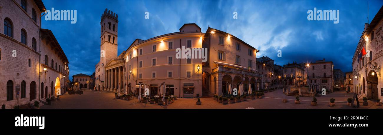 Piazza del Comune main square, Temple of Minerva and Palazzo del ...