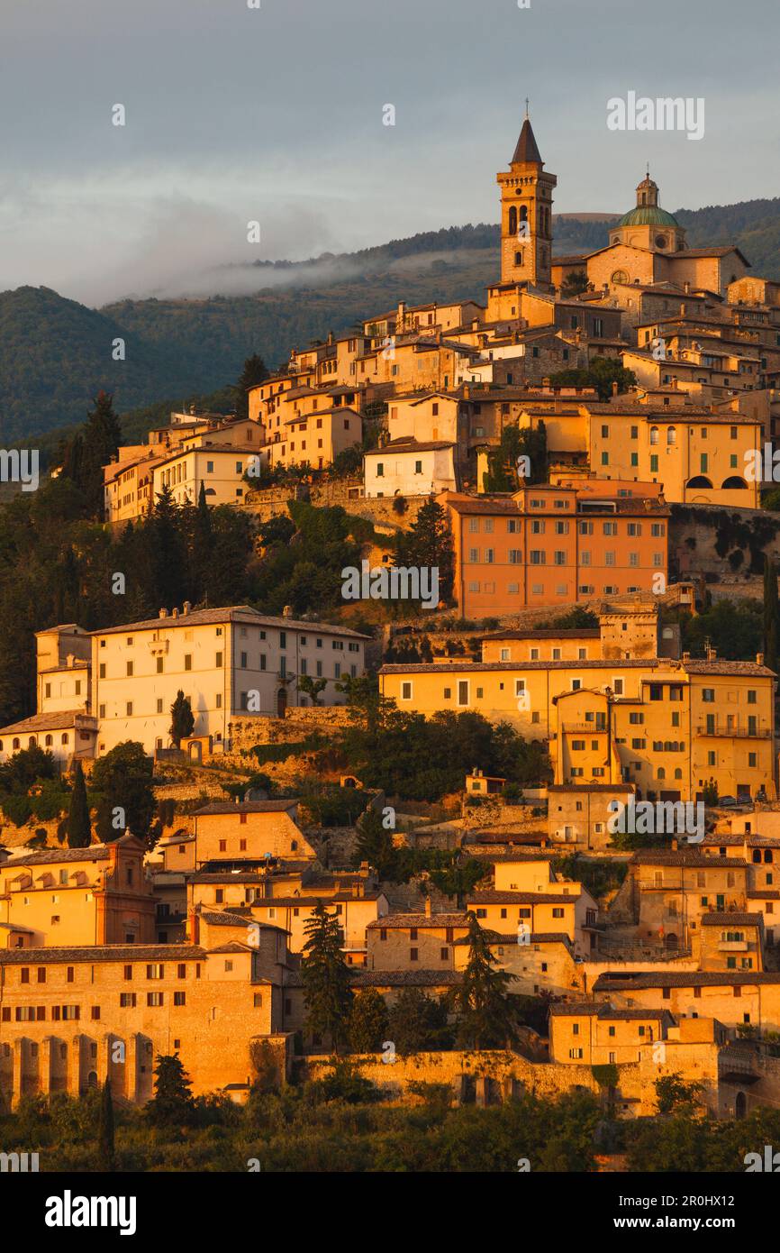 Trevi, hilltown on the flank of Monte Serano, Valle Umbra, St. Francis ...