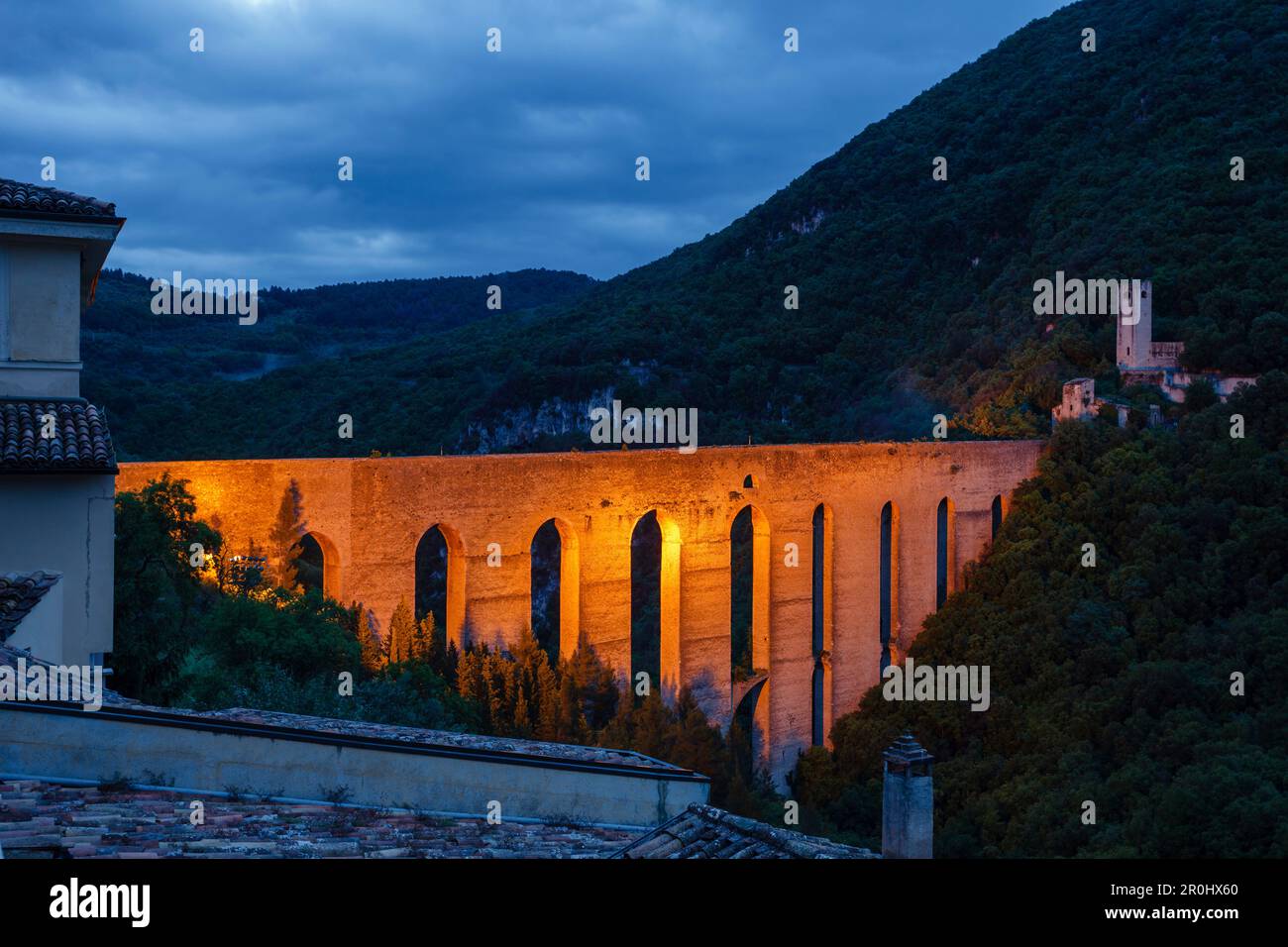 Ponte delle Torri, medieval aqueduct, 13.Jhd., water supply, Spoleto ...