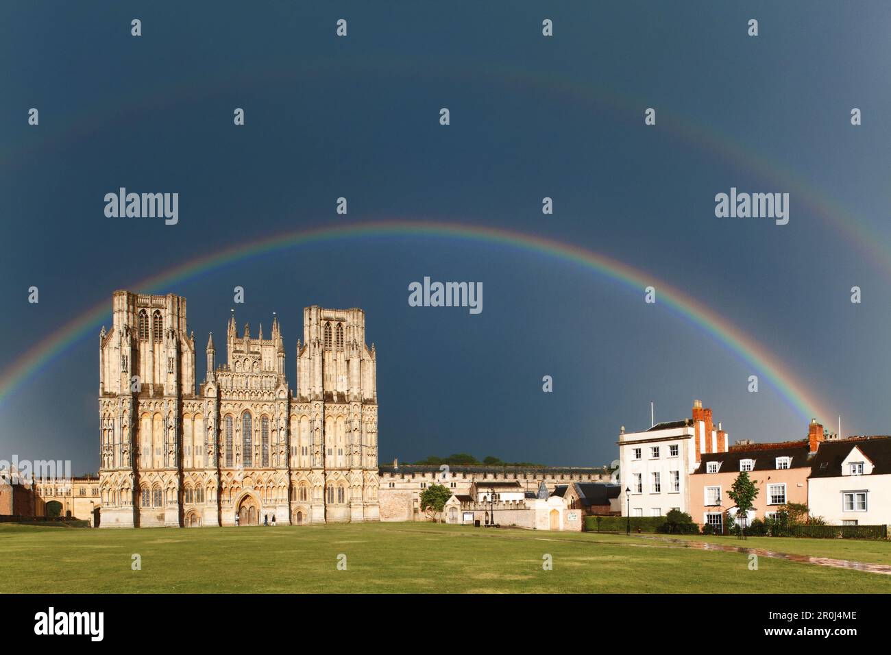 Rainbow wells hi-res stock photography and images - Alamy