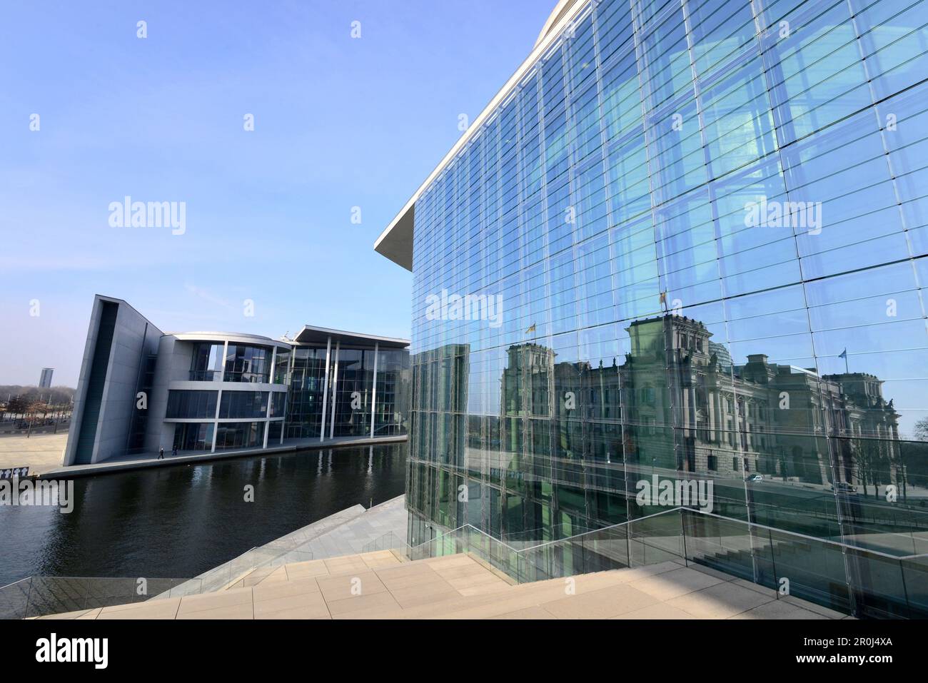 Government quarters with reflection of the Reichstag building, Berlin ...