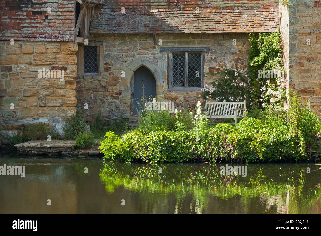 Small terrace at the moated castle, Scotney Castle, Lamberhurst, Kent ...