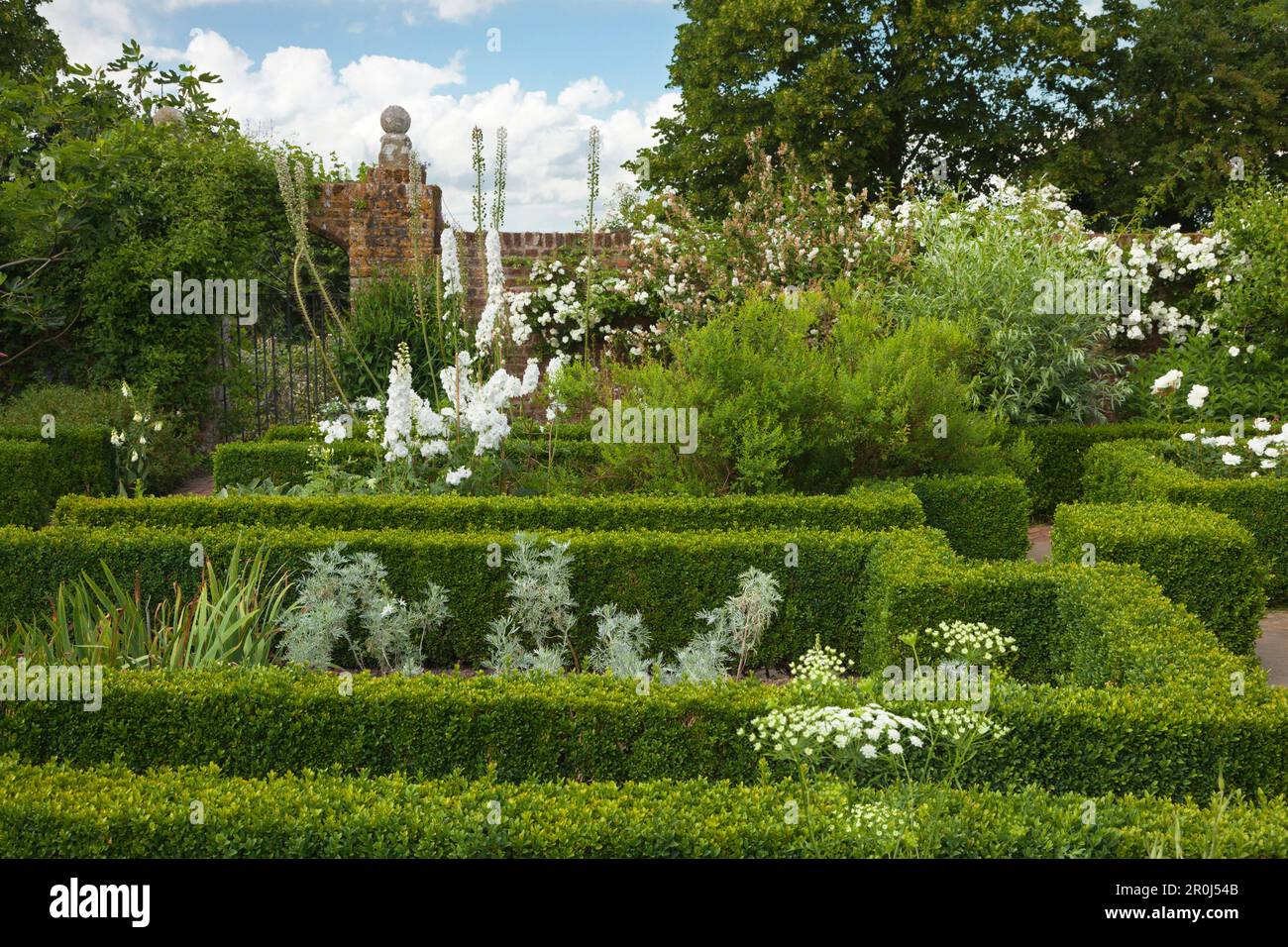White Garden, Sissinghurst Castle Gardens, Kent, Great Britain Stock ...