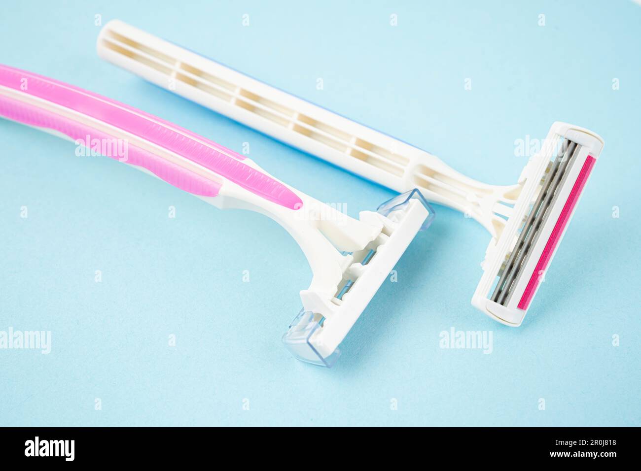 Razors for men and women hi-res stock photography and images - Alamy