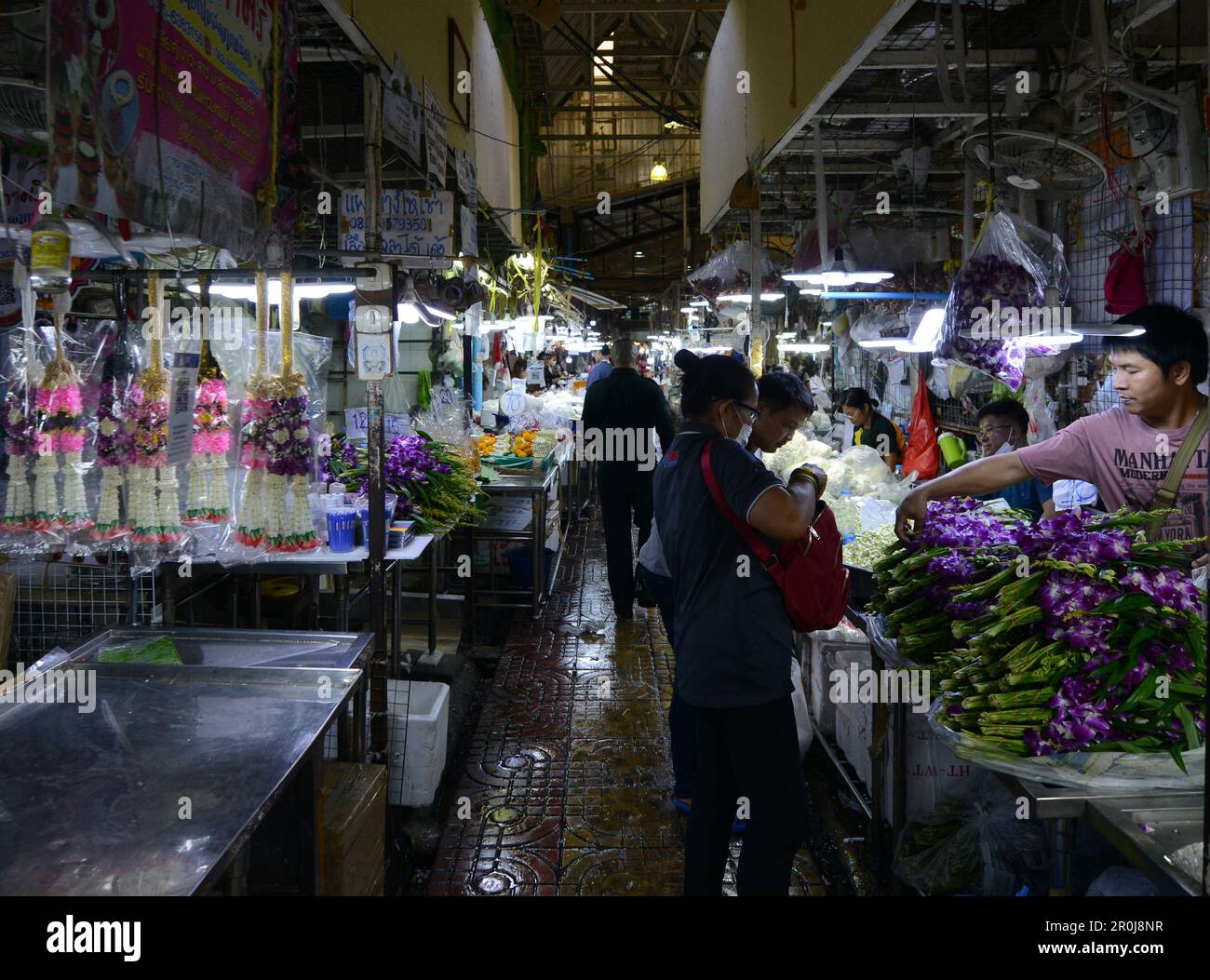 The colorful Pak Khlong Talat ( Flower market ) in Bangkok, Thailand ...