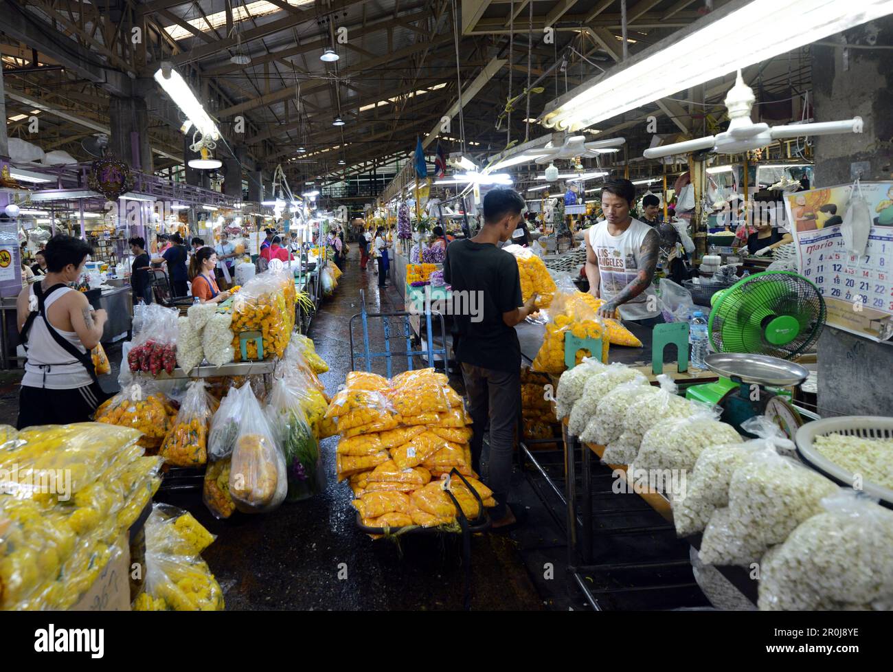 The colorful Pak Khlong Talat ( Flower market ) in Bangkok, Thailand ...