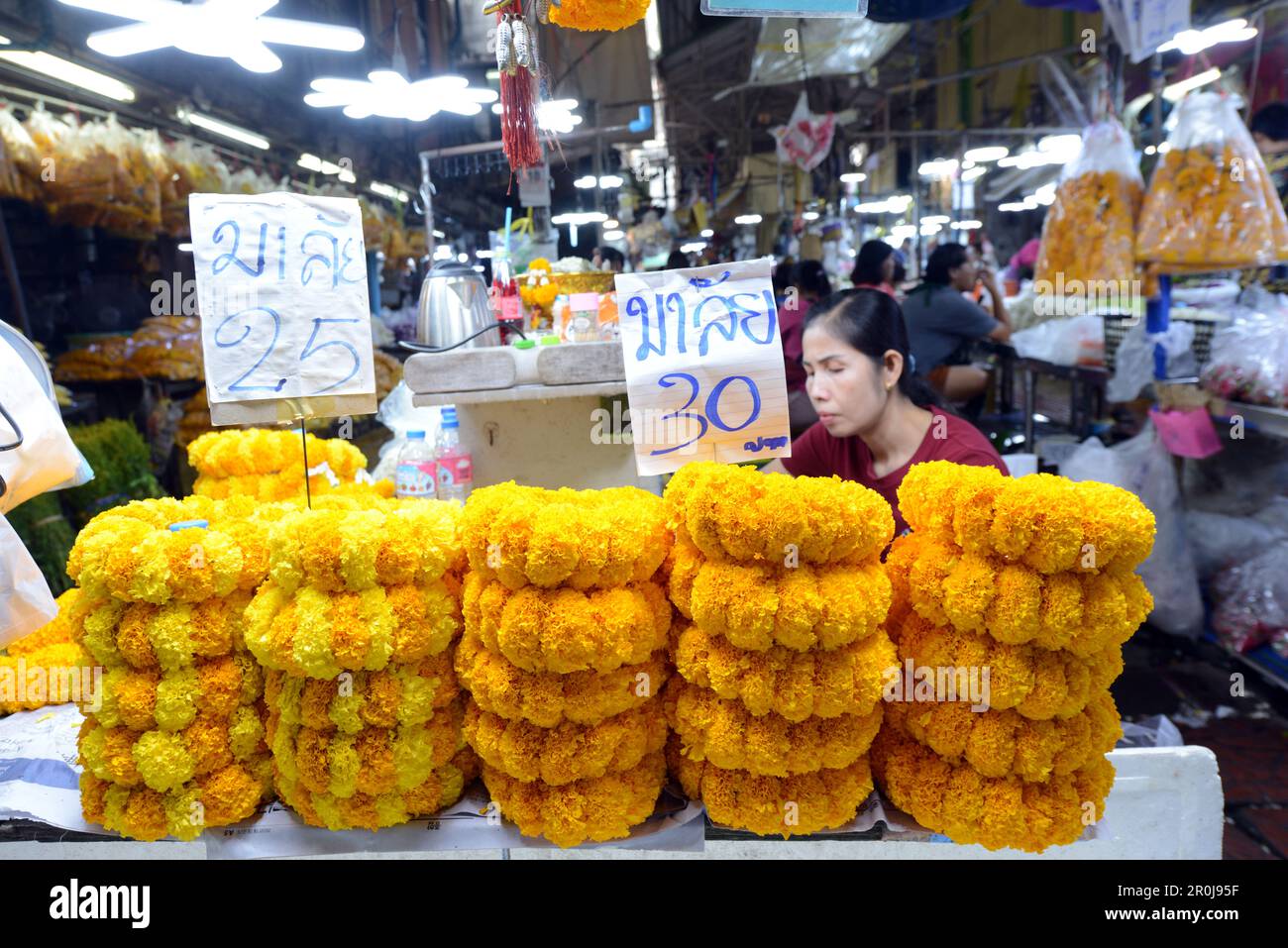 The colorful Pak Khlong Talat ( Flower market ) in Bangkok, Thailand ...