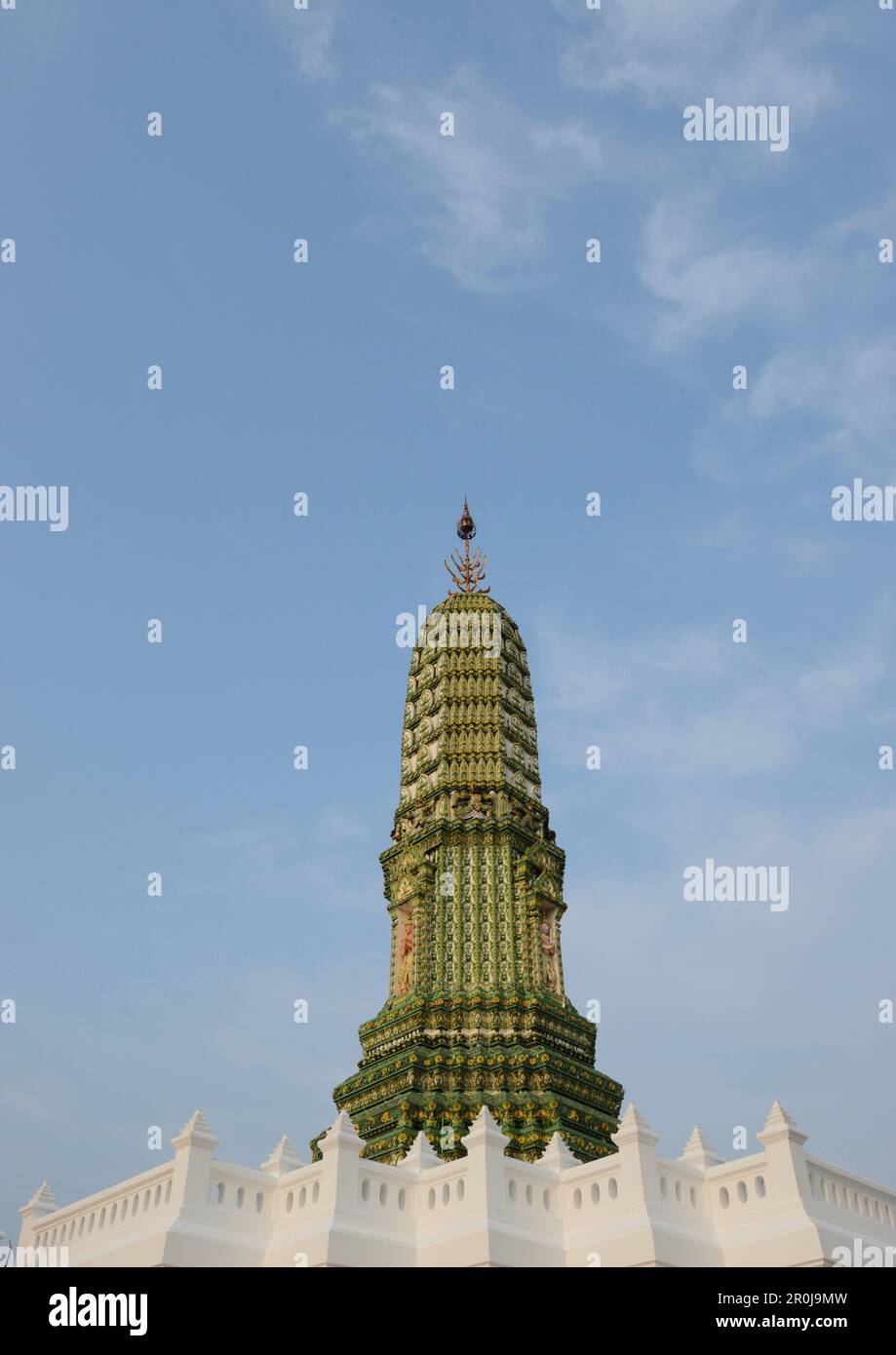 The prang ( Khmer style pagoda ) at the Wat Liap temple in Bangkok ...