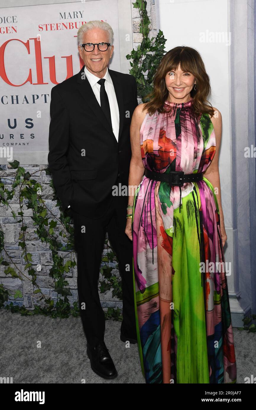 New York, USA. 08th May, 2023. Ted Danson and Mary Steenburgen walking ...