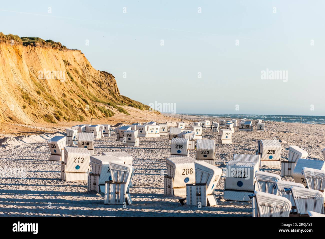 Roofed wicker beach chairs at beach, Rotes Kliff, Strandkörbe am Strand ...