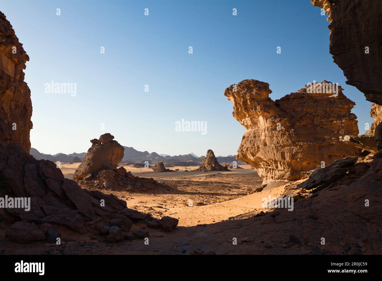 Rock formations in the libyan desert, Wadi Awis, Akakus mountains ...
