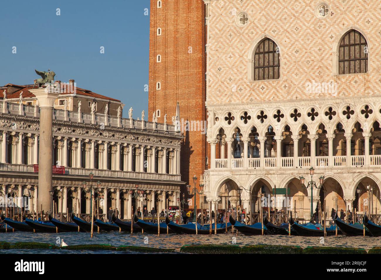 Venetian gothic architecture hi-res stock photography and images - Alamy
