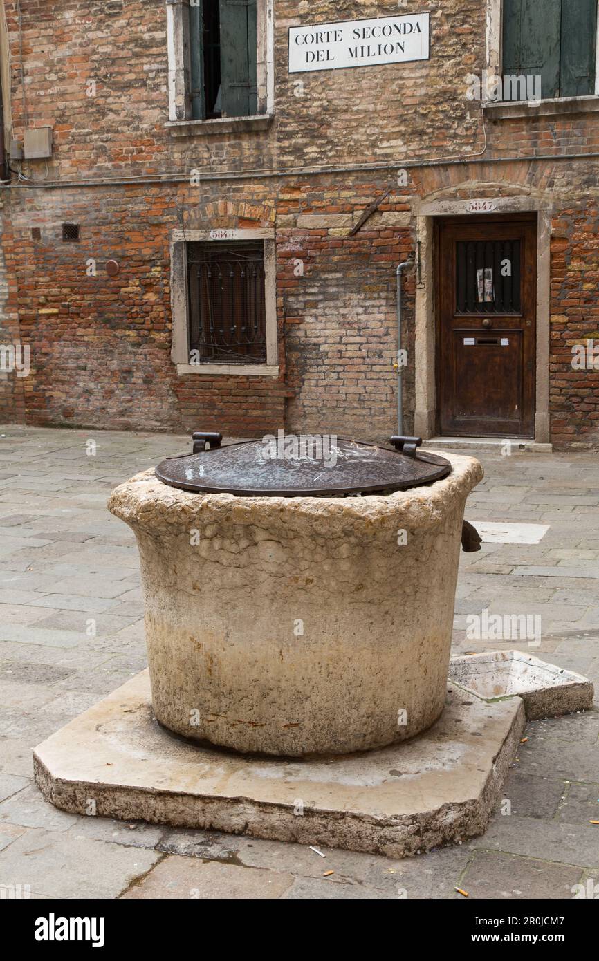 water well, well head, stone, drinking water, square, campo, Venice ...