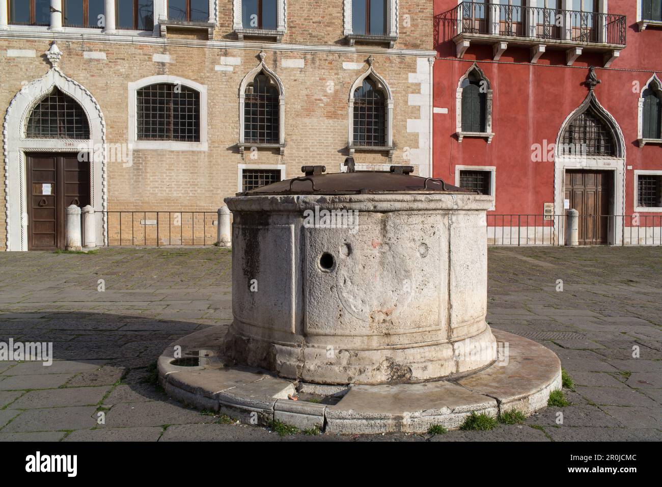 water well, well head, stone, drinking water, square, campo, Venice ...