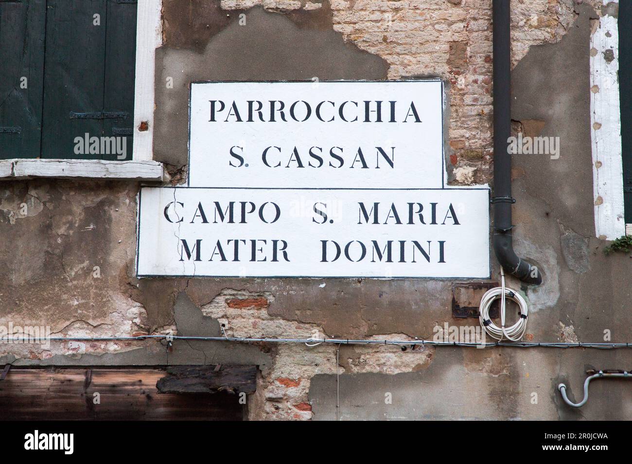 Nizioleto, small cloth, painted street signs, walls, directions ...