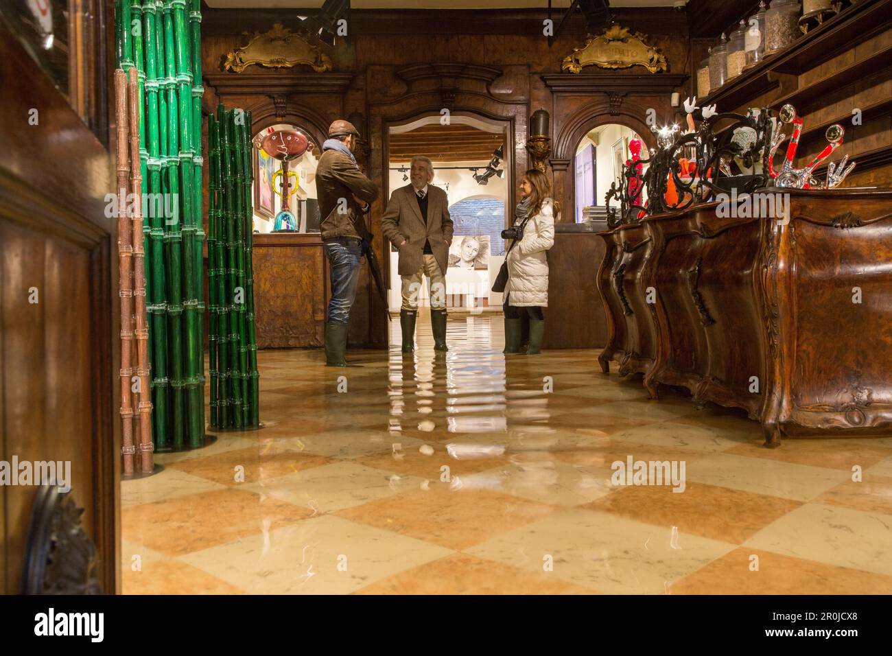 Acqua Alta, high water, Paolo Juris in rubber boots, in the Berengo ...
