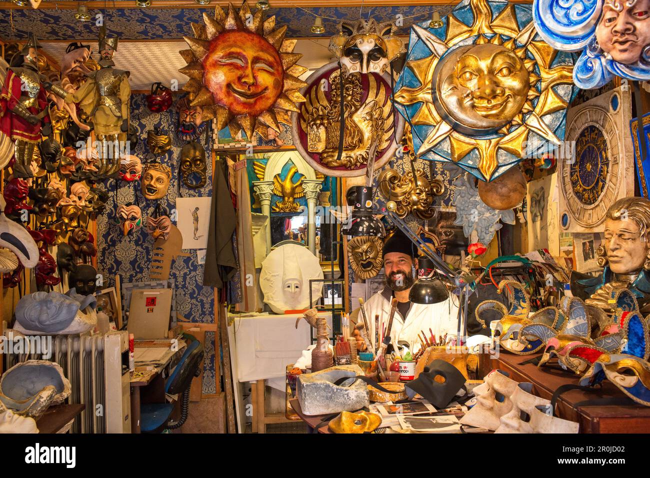 Leonardo Faggian, mask maker, Mistero Buffo studio in Dosoduro ...