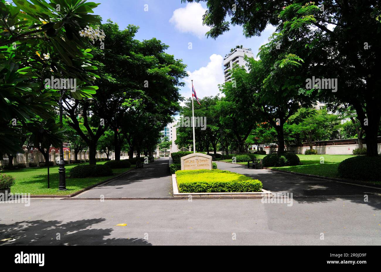 Chuvit Garden, Sukhumvit Road ( Soi 10 ) in Bangkok, Thailand Stock ...
