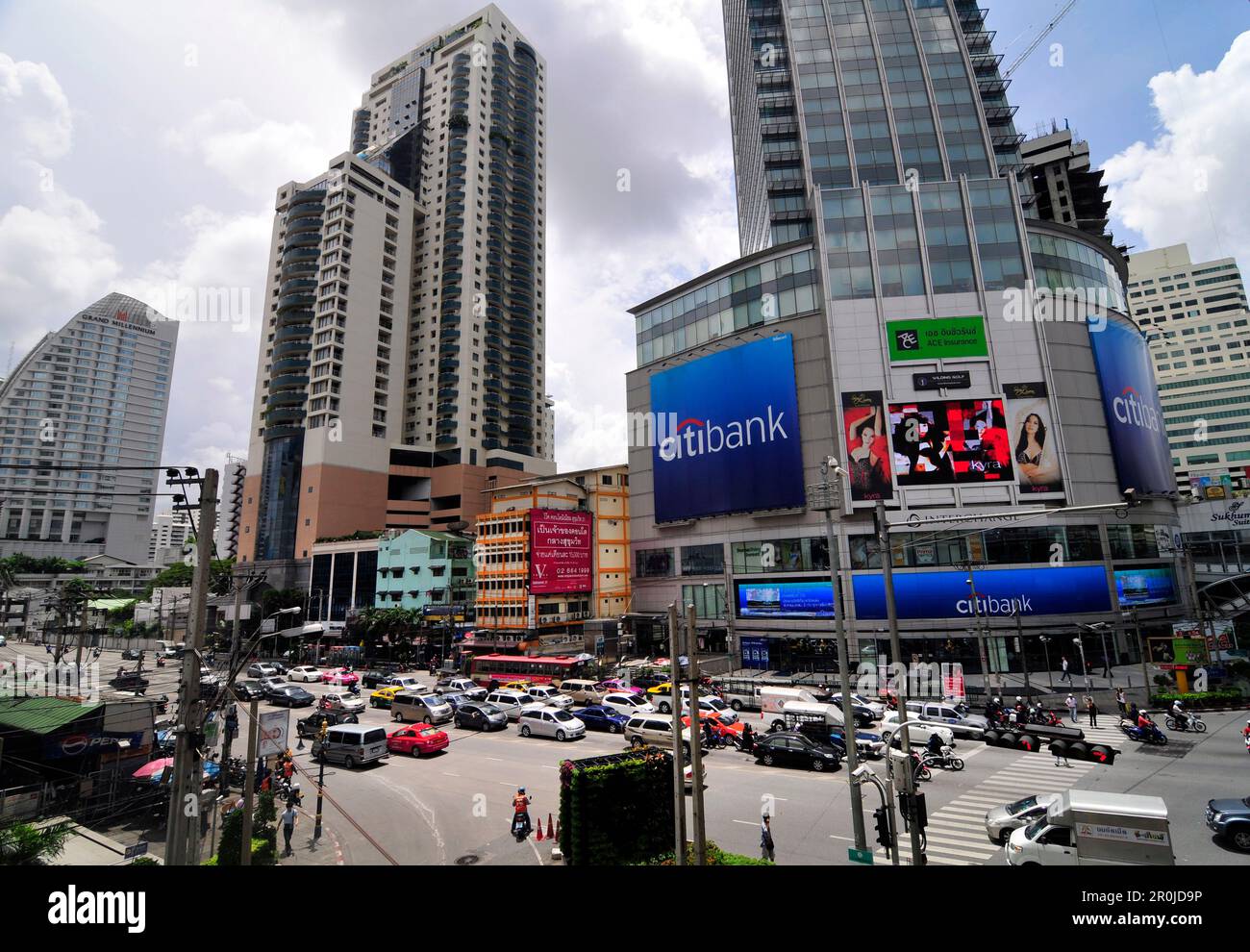 Soi sukhumvit 19 hi-res stock photography and images - Alamy