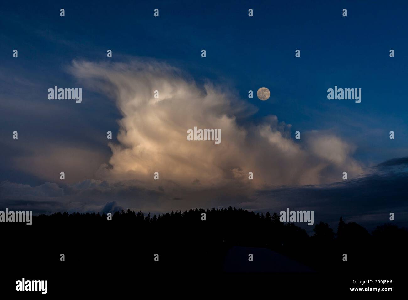 Full moon over bavaria hi-res stock photography and images - Alamy