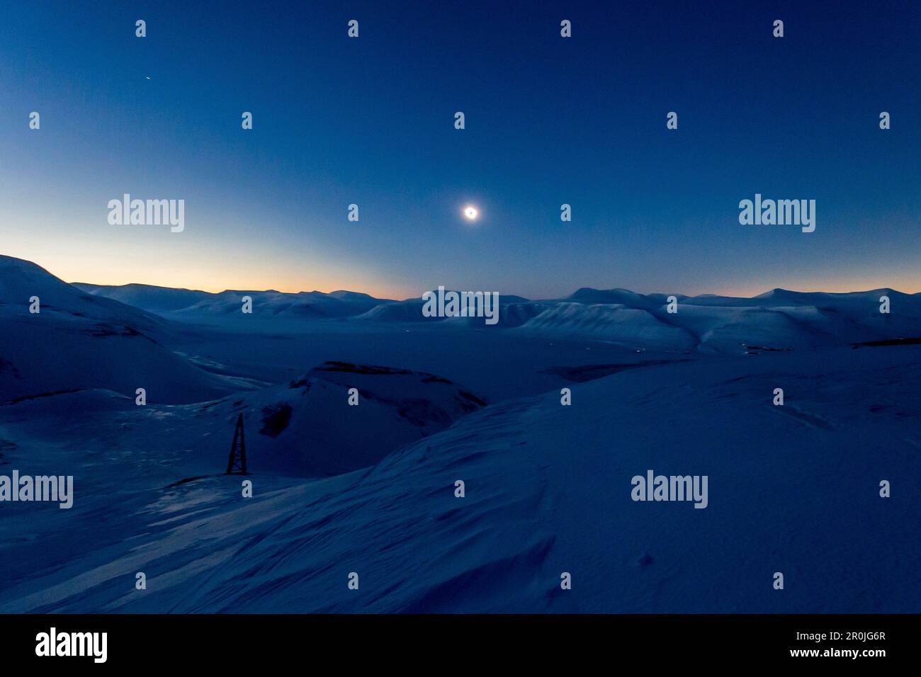Snowy mountains during the total solar eclipse, Spitzbergen, Svalbard, Norway Stock Photo - Alamy
