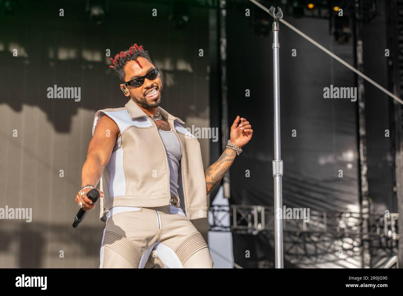 Miguel Jontel Shirtless