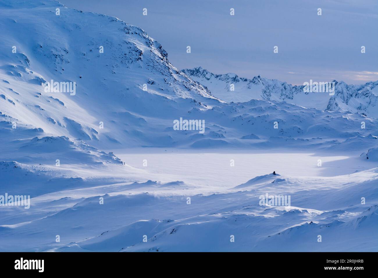 Lago scuro hi-res stock photography and images - Alamy