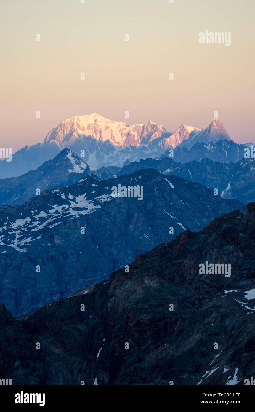 Mont Blanc in the first rays of sunlight, Graian Alps, Italy Stock ...