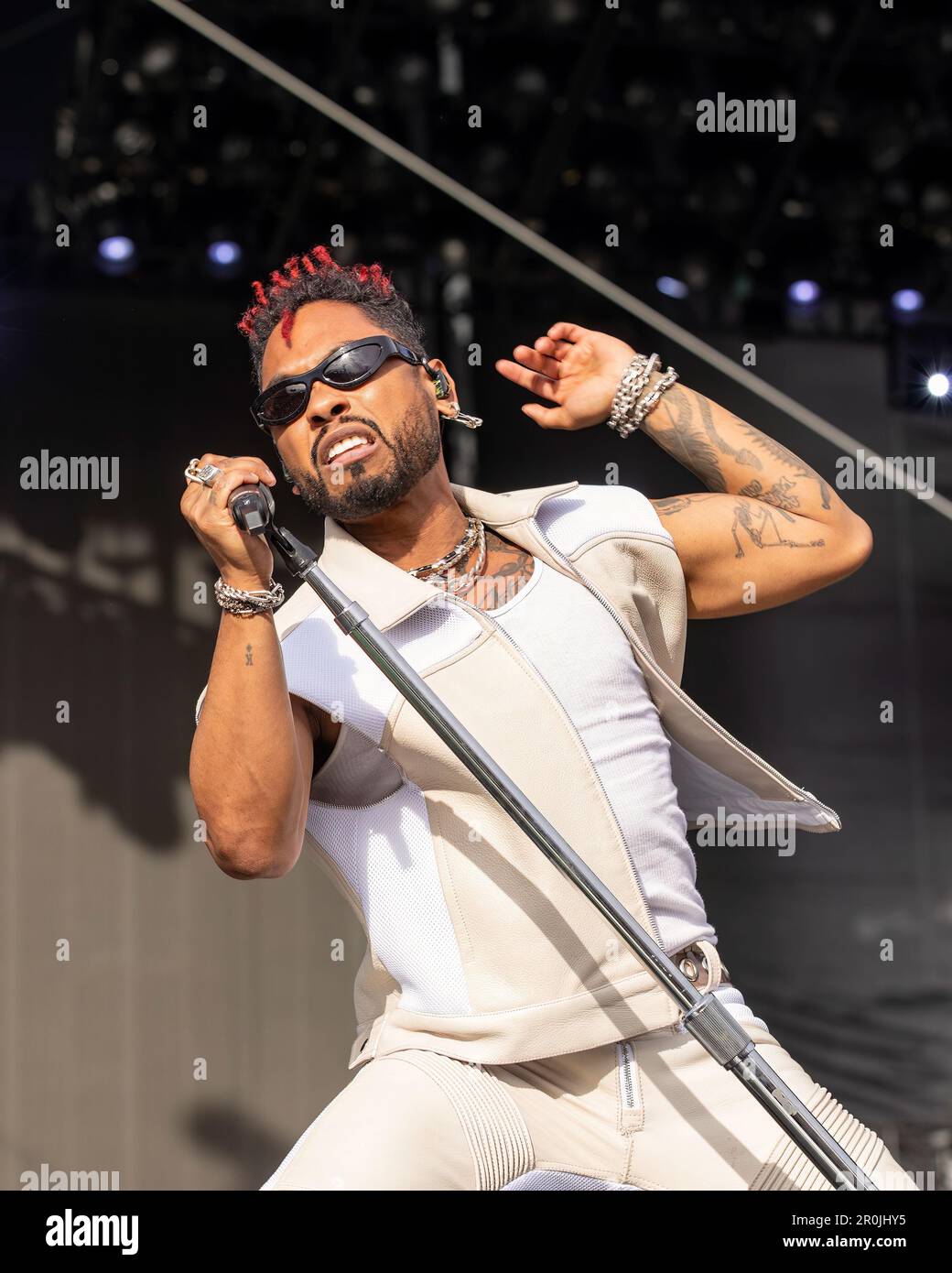 Miguel Jontel Shirtless