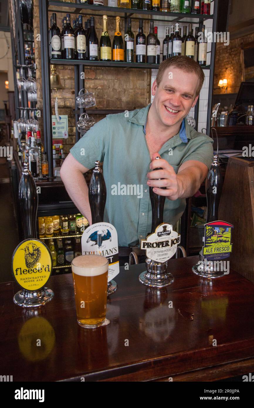 Friendly barkeeper at The Golden Fleece pub, London, England, United ...