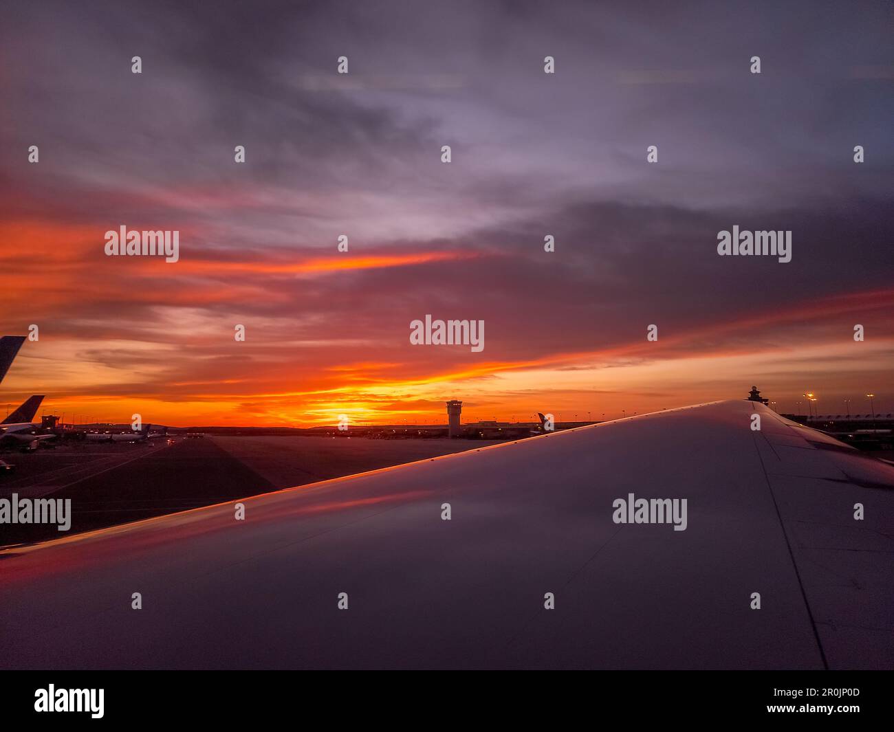 Dulles airport building hi-res stock photography and images - Alamy