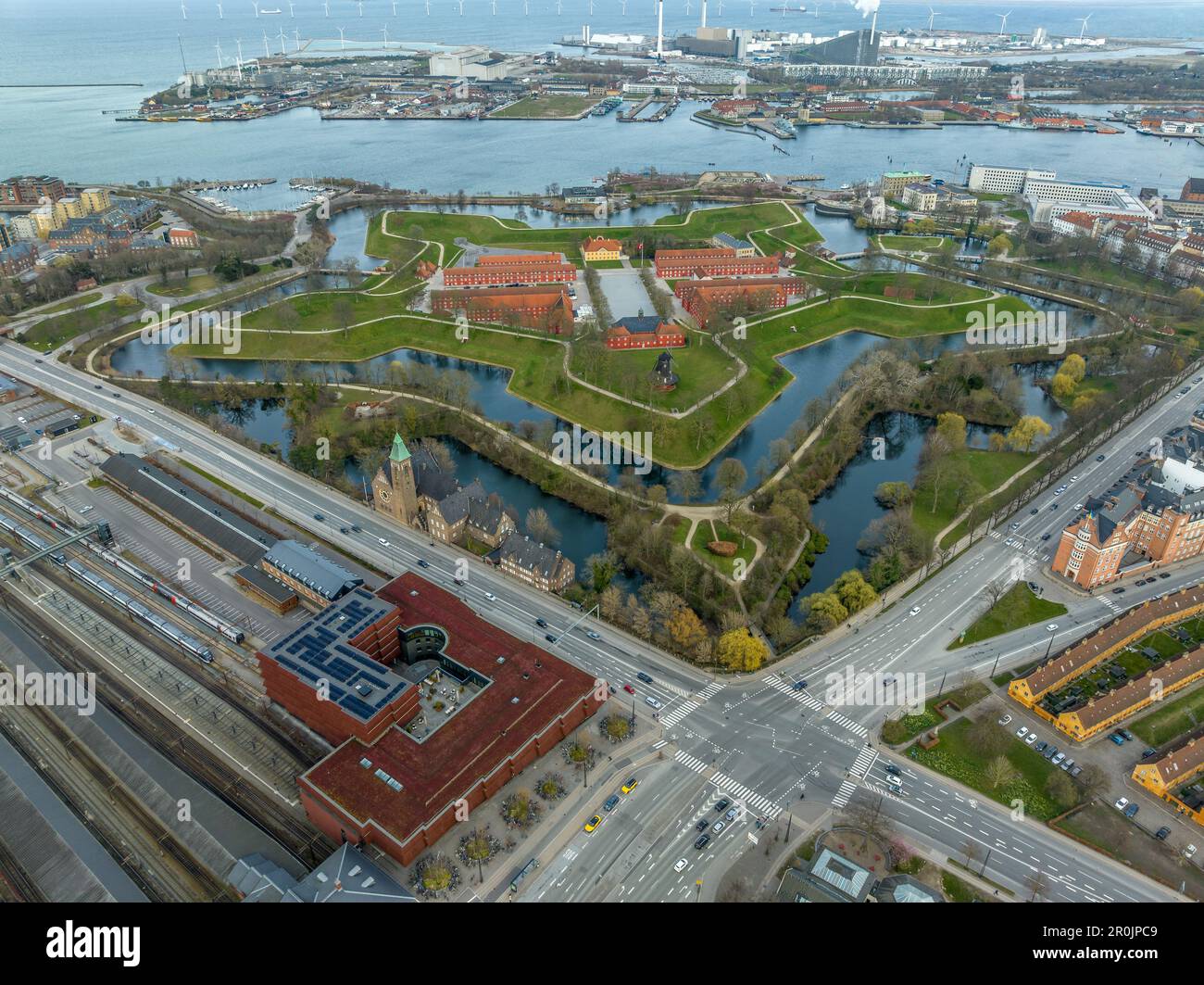 Fort with moat hi-res stock photography and images - Alamy