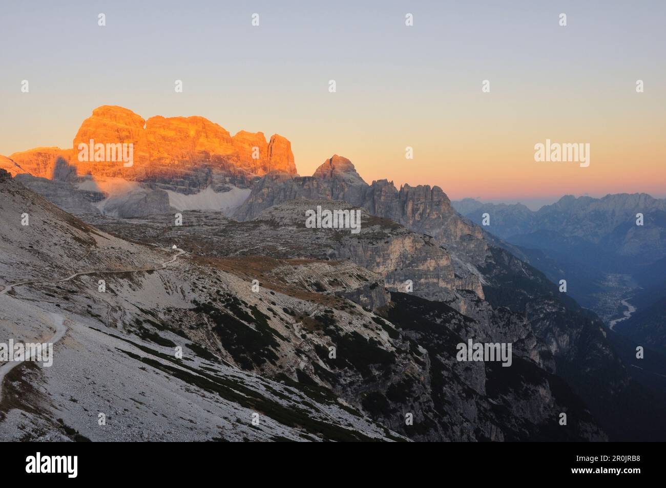 Hiking trail from hut Rifugio Auronzo via Rifugio Lavaredo to Rifugio ...