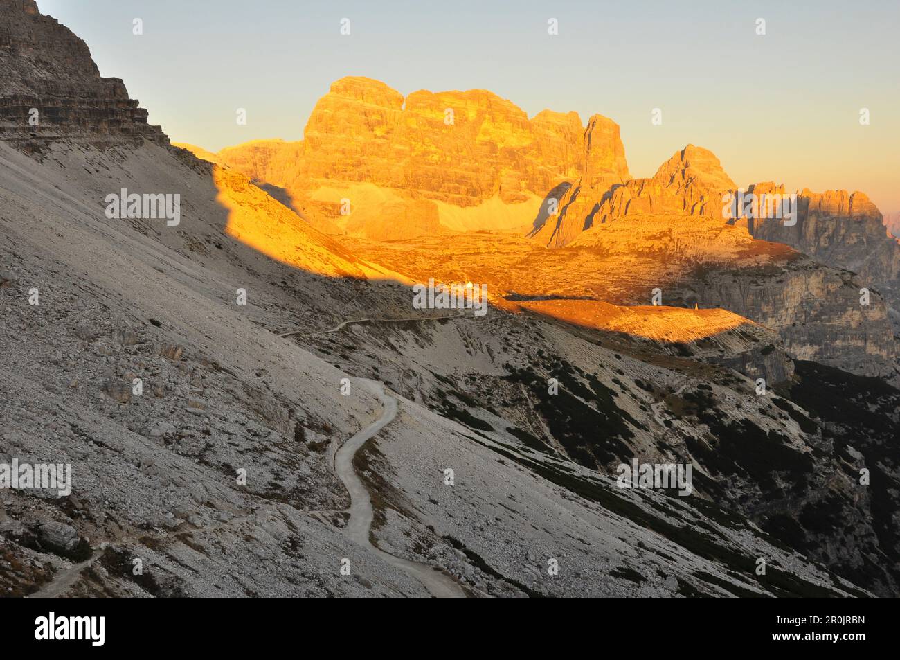 Hiking trail from hut Rifugio Auronzo via Rifugio Lavaredo to Rifugio ...