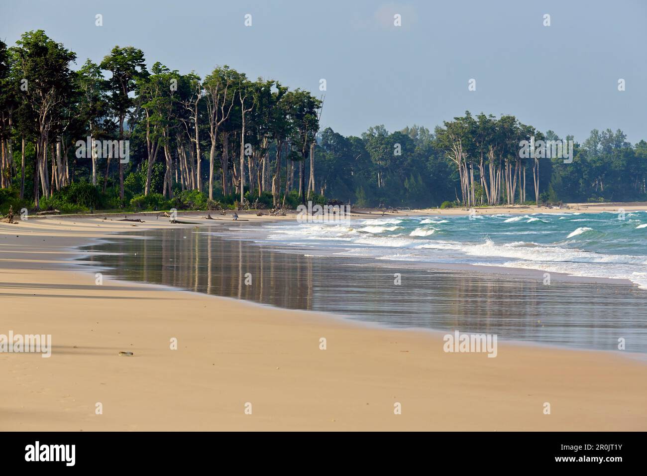 Lonely, clean, uninhabited beach, northern Hout Bay, main town of ...
