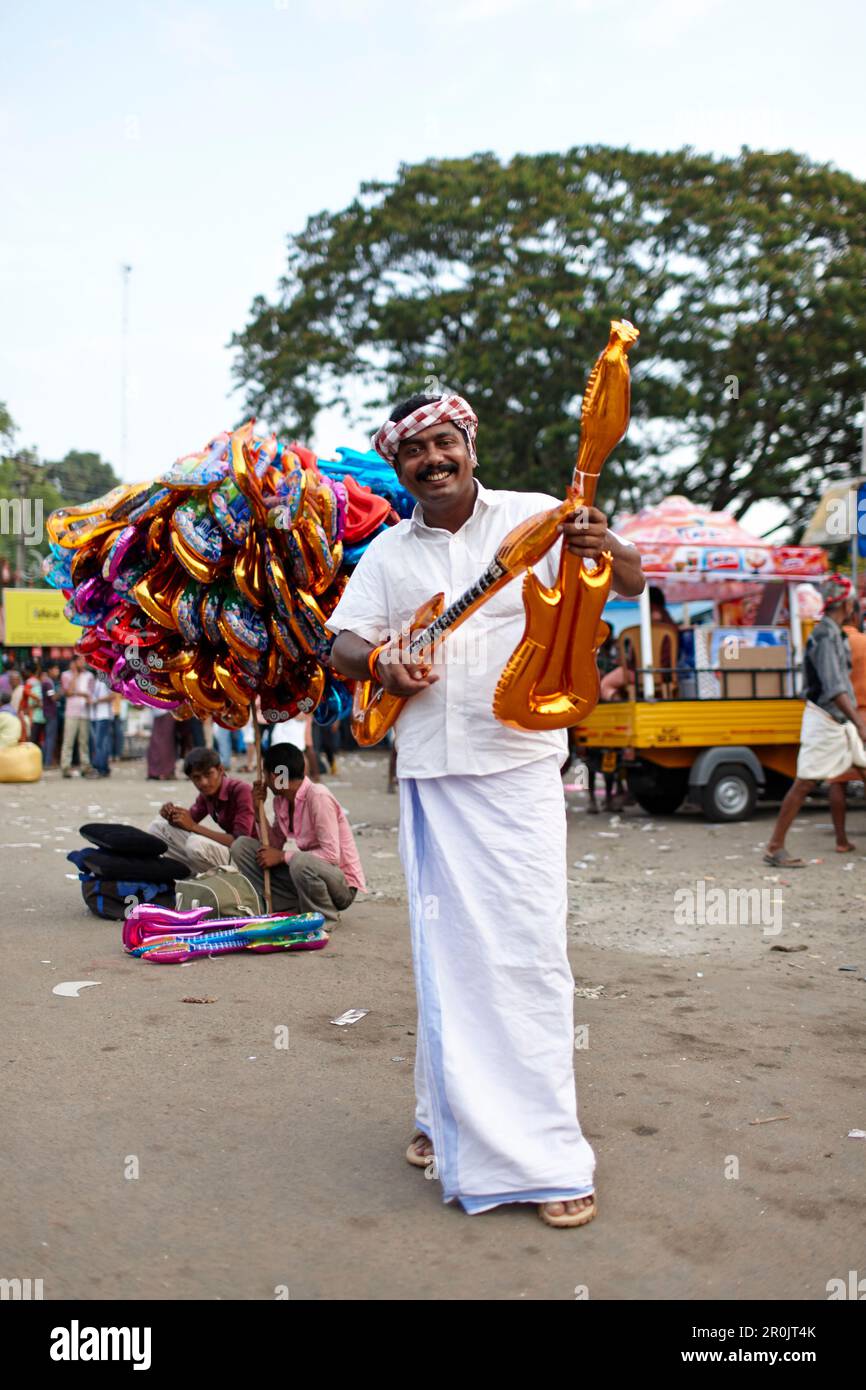 Visitor of Nemmara Vela with balloon guitars, Vela Festival takes place ...