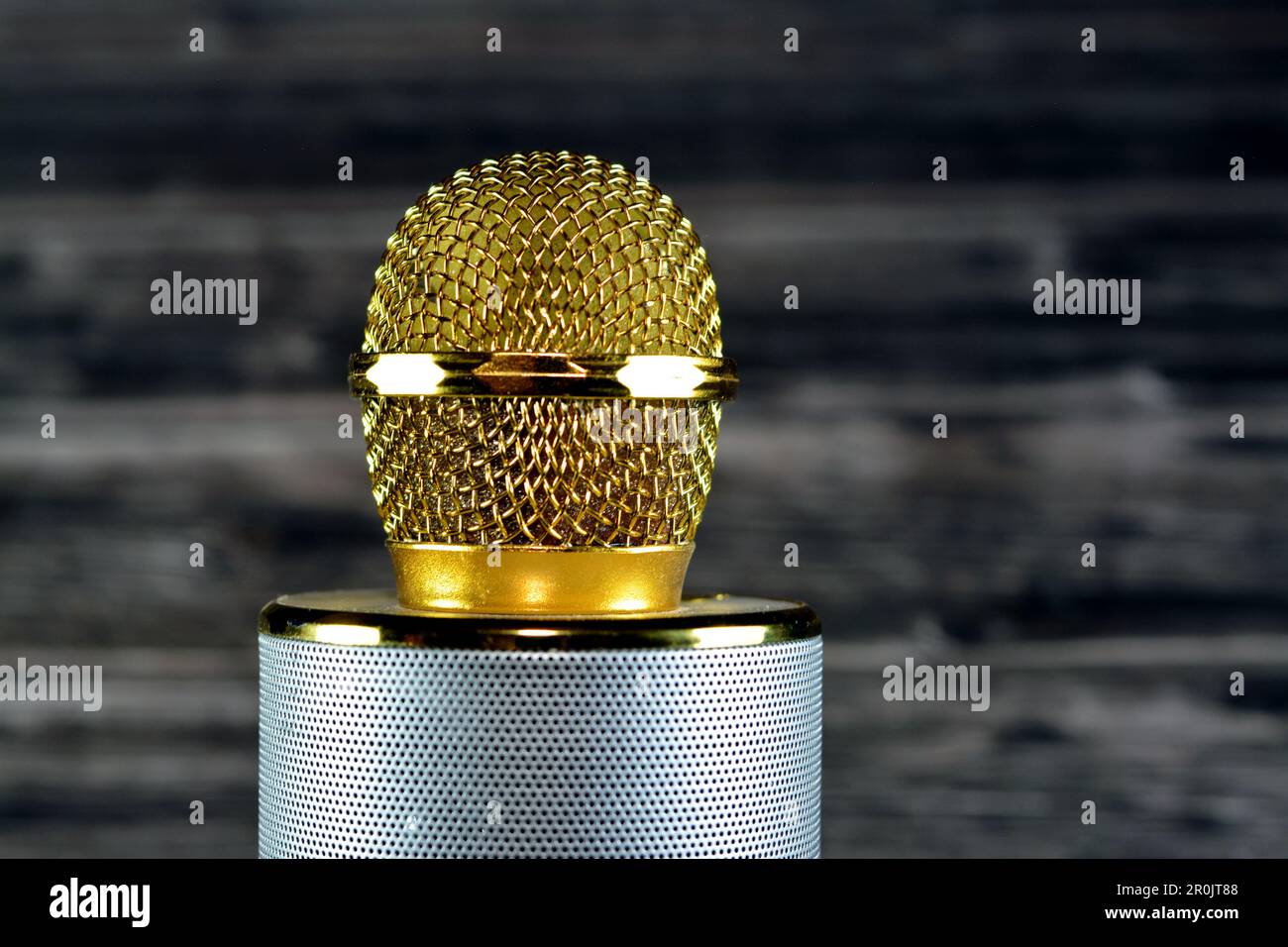 Speaking on mic hi-res stock photography and images - Alamy