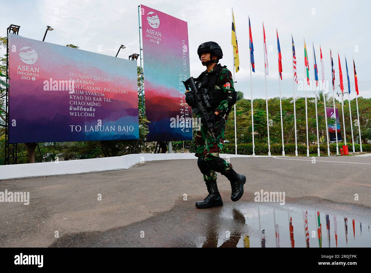 An Indonesian Air Force commando patrols at Komodo Airport, ahead of ...