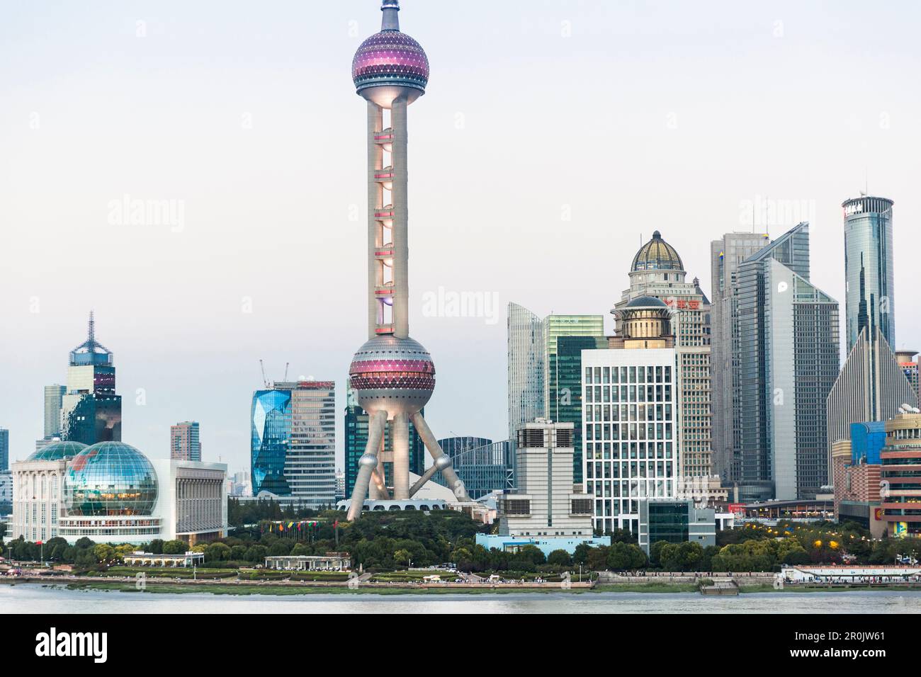 Early evening on the Bund, landmark of Shanghai, dusk, twilight ...