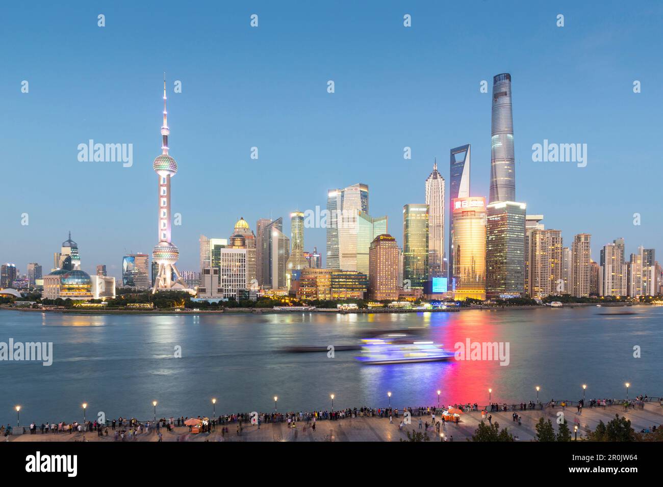 Evening on the Bund, tourists, skyline of Shanghai, dusk, twilight ...